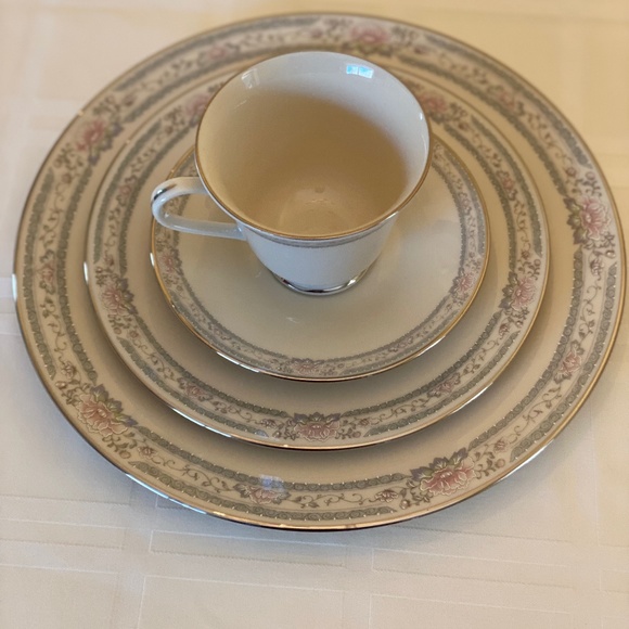 Lenox | Dining | Charleston Pattern Lenox | Poshmark